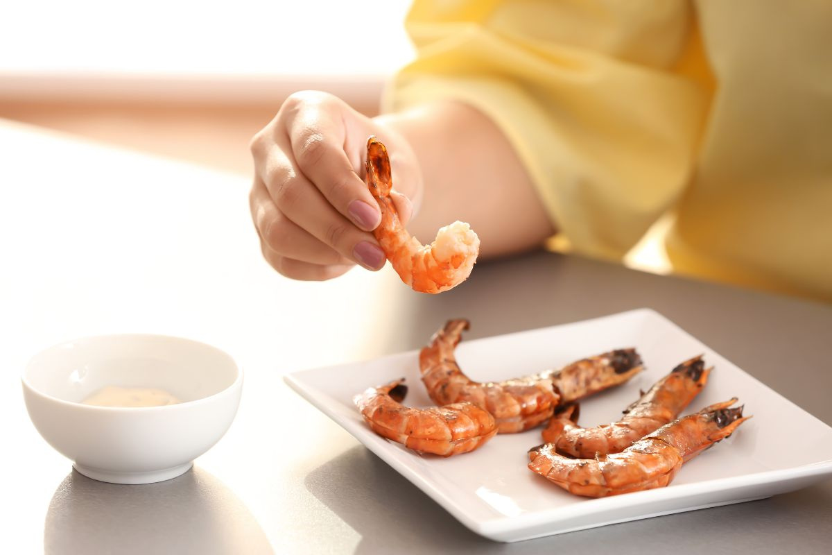 Vỏ tôm nhiều canxi hơn thịt tôm, đúng hay sai?