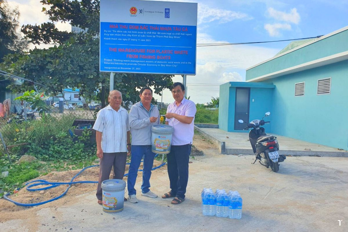 Ốc lác treo giàn bếp